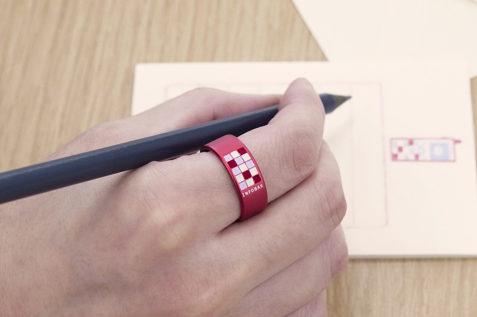 「INFOBAR」とコラボしたSmart Recovery Ringの購入型クラウドファンディングを実施 | スマートフォン・携帯電話 | au